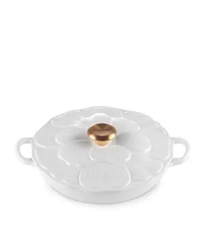 LE CREUSET Cast Iron Petal Shallow Casserole Dish - White