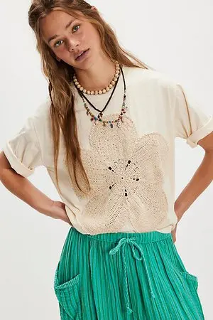 THE TALES Crochet Flower Tee - Ivory
