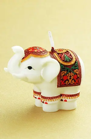 SOUTHLAKE GIFTS Lucky Elephant Candle - Off-white / Cream