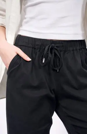 WILDFANG Everyday Drawstring Pant - Black