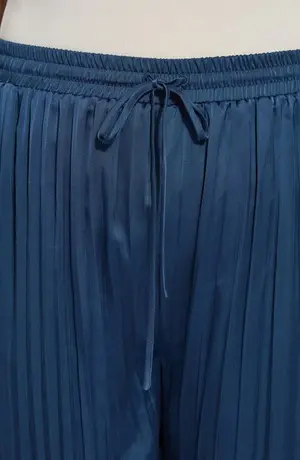 Lyssé Pleated Wide Leg Satin Pants