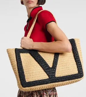 Valentino Garavani Viva Superstar Large Crochet Tote - Beige