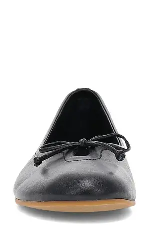 THE FRYE COMPANY Leather Ballet Flat