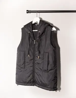 HONORS The Hooded Vest - Black