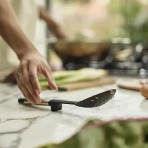 JOSEPH JOSEPH Elevate Silicone Solid Turner With Integrated Tool Rest