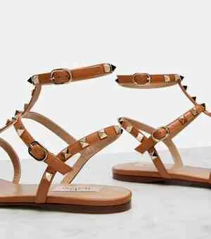 Valentino Garavani Rockstud Leather Sandals - Beige