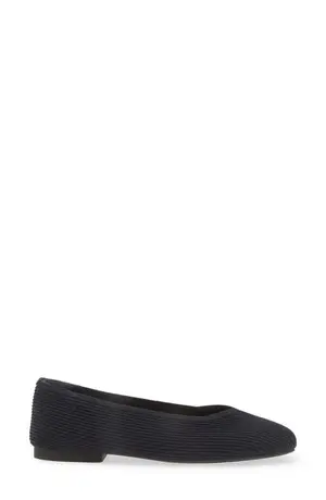 Vivaia Margot 2.0 Square-toe V-cut Flats - Navy