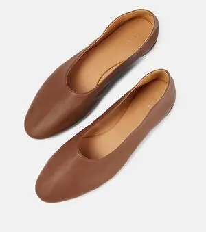 THE ROW Awar Leather Ballet Flats - Brown