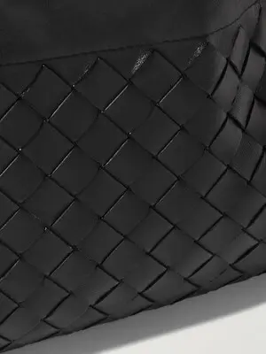 Bottega Veneta Intrecciato Leather Pouch With Chain Strap - Black