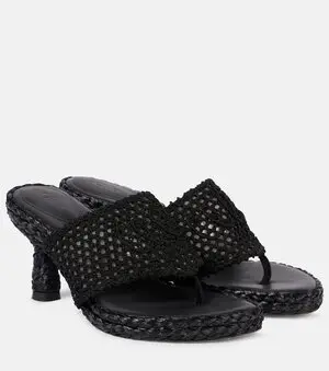 Chloé Isla Crochet Thong Sandals - Black
