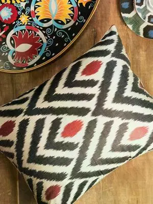 LES-OTTOMANS Ikat-print Silk Cushion