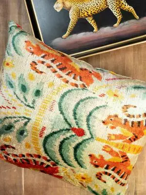 LES-OTTOMANS Tiger-embellished Decorative Cushion