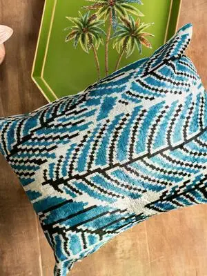 LES-OTTOMANS Leaf-patterned Decorative Cushion