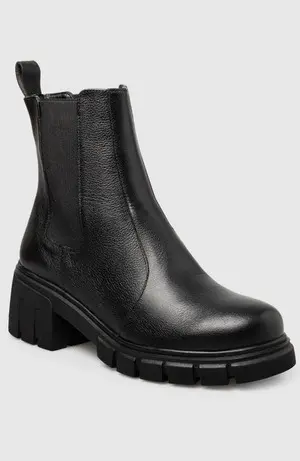 Manela Chelsea Boot Booties