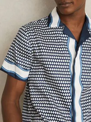 REISS Vanpelt Oe Vanpelt Geometric-print Cuban-collar Shirt