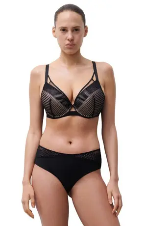 Chantelle Plunge Contour Underwire Bra - Black