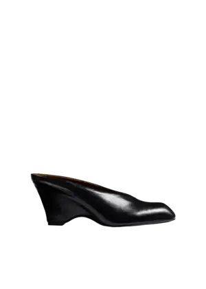 Khaite Colt Wedge In Glazed Leather - Black