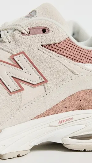 NEW BALANCE 2002 Sneakers