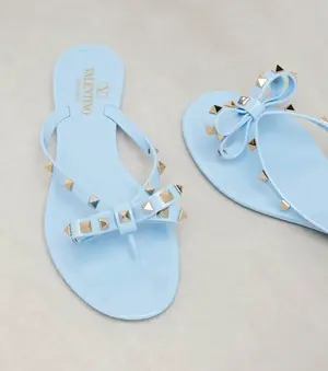 Valentino Garavani Rockstud Thong Sandals - Blue