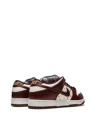 Nike X Supreme Sb Dunk Low Stars Barkroot Sneakers