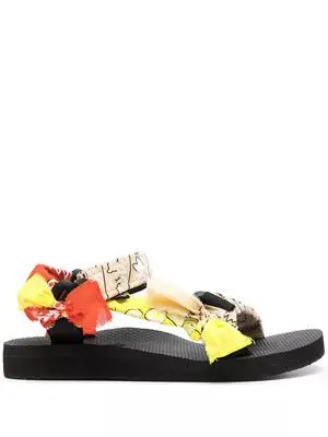 ARIZONA LOVE Bandana-print Trekky Sandals - Black