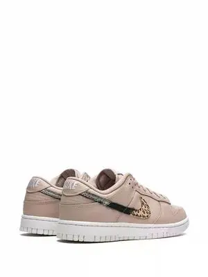 Nike Dunk Low Se "primal Pink" Sneakers - Neutrals