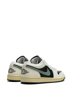 JORDAN Air 1 Low Sneakers