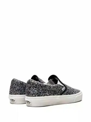 VANS Classic Slip-on Sneakers - Black