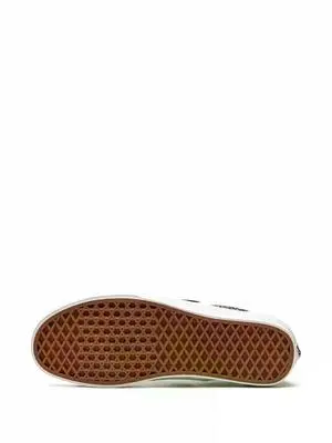 VANS Classic Slip-on Sneakers - Black