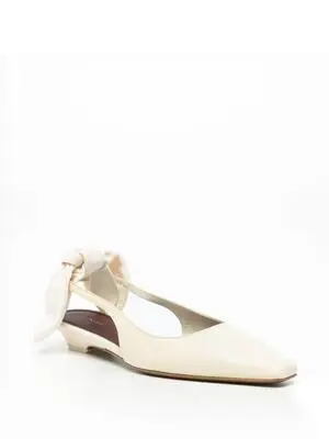 NEOUS Leather Flat Pumps