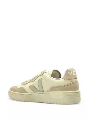 VEJA V-90 Sneakers