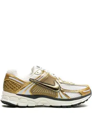 Nike Zoom Vomero Metallic Sneakers - Gold