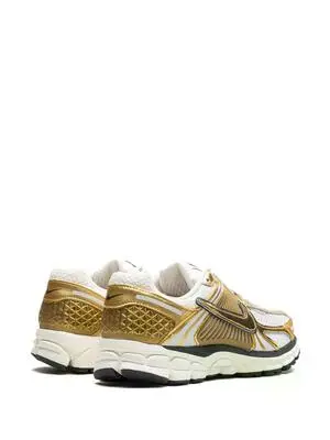 Nike Zoom Vomero Metallic Sneakers - Gold