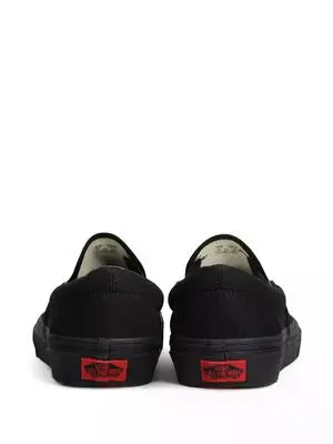 VANS Classic Slip-on Sneakers - Black