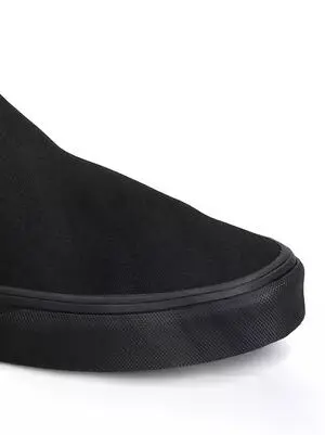 VANS Classic Slip-on Sneakers - Black