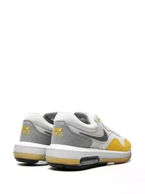 Nike Air Max Motif Sneakers