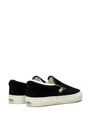 VANS Classic Slip-on Sneakers