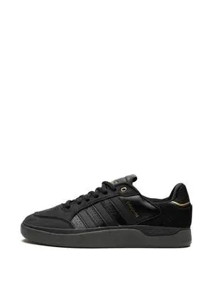 Adidas Tyshawn Low Sneakers