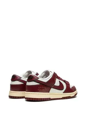 Nike Dunk Low "just Do It" Team Sneakers - Red