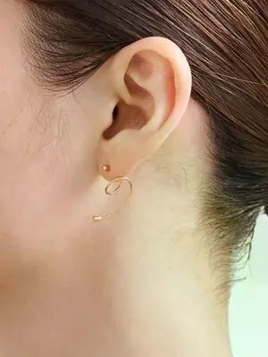 Shihara 18kt Yellow Twist Diamond Single Earring