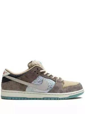 Nike Sb Dunk Low Big Money Savings Sneakers - Brown