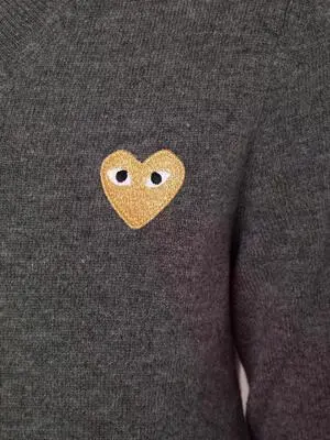 Play Comme Des Garcon Embroidered Heart V-neck Sweater - Grey