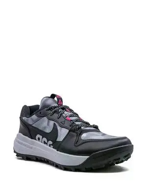 Nike Lowcate Sneakers