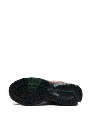 NEW BALANCE 2002r The Hiker Sneakers - Brown
