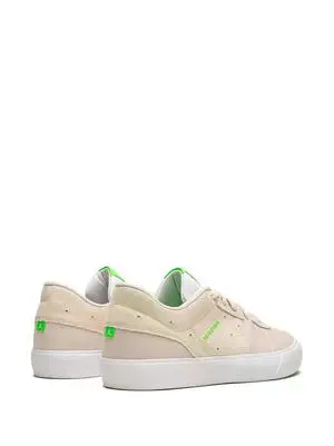 JORDAN Series 06 Low-top Sneakers