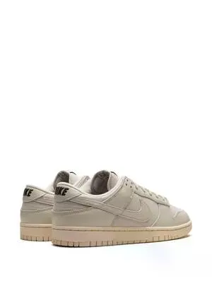 Nike Dunk Low Top Sneakers - Neutrals
