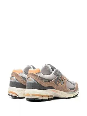 NEW BALANCE 2002r Low-top Sneakers - Brown
