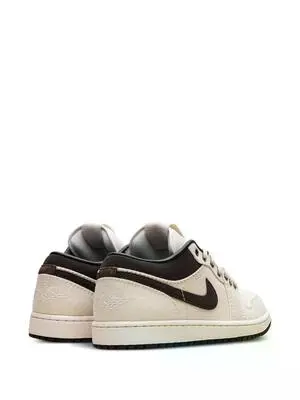 JORDAN 1 Low Sneakers