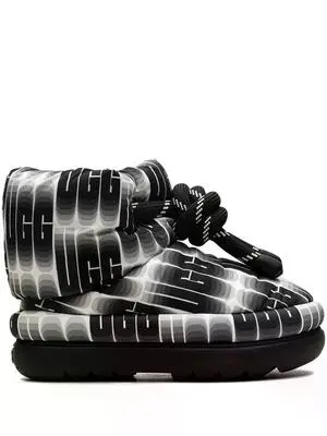 UGG Classic Maxi Wavelength Short Boots