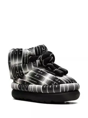 UGG Classic Maxi Wavelength Short Boots